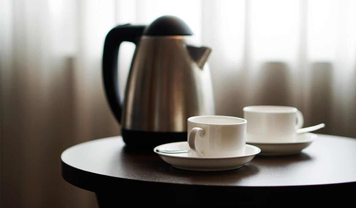 IN HOTEL, B&B O A CASA, ECCO COME MANTENERE PULITO IL BOLLITORE ...